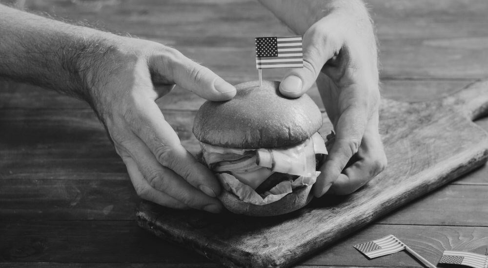 Qui a inventé le burger? Découvrez l'origine surprenante du hamburger